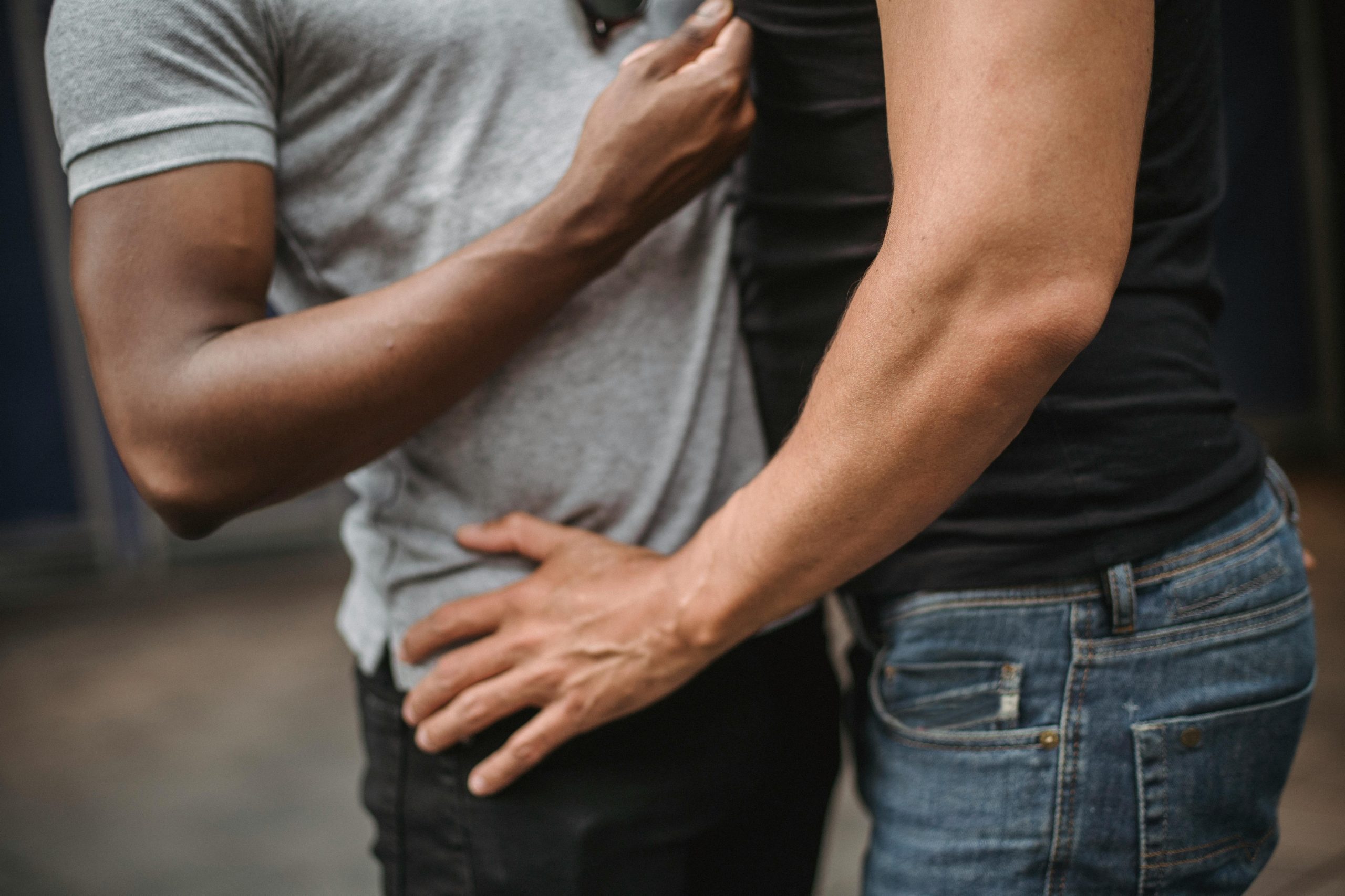 Physical Touch Love Language Adalah: Memahami Bahasa Cinta dalam ...